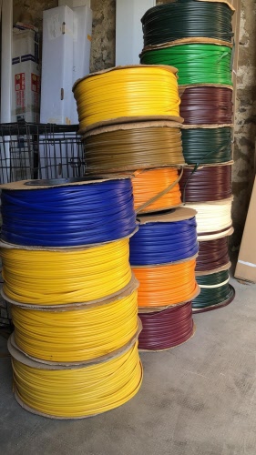 Cache agrafe pour store corbeille